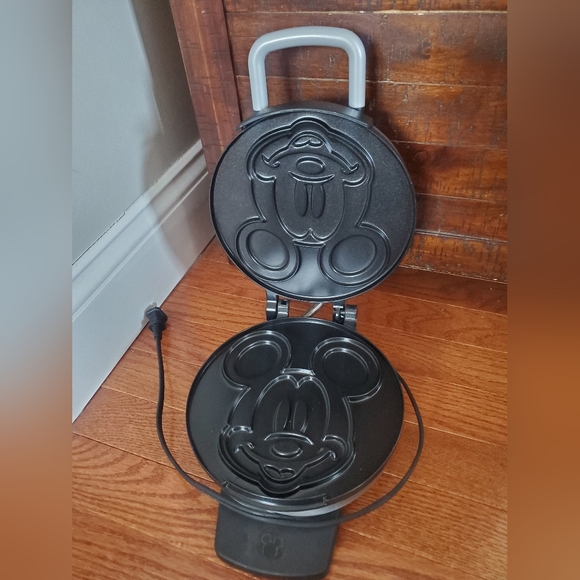 Disney | Kitchen | Disney Classic Mickey Mouse Non Stick Iron Waffle ...